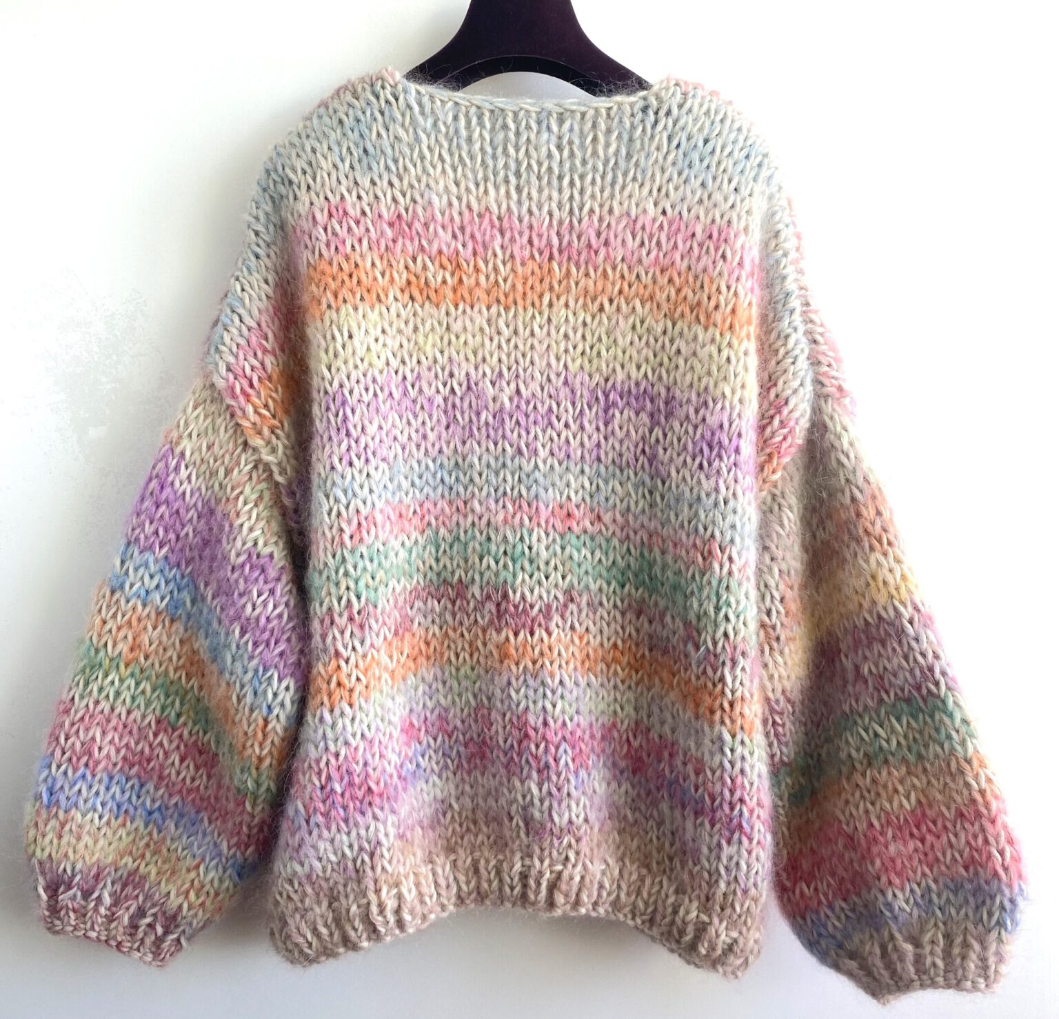Bohemian style grof gebreid damesvest met pastel strepen in wol en ...